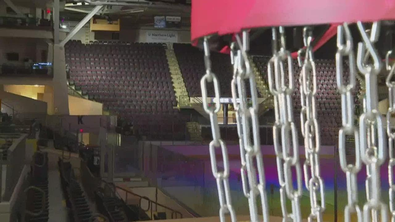 Cross Insurance Arena opens up for indoor disc golf course - YouTube