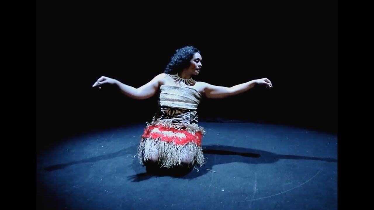 Teaching the Taualuga with Filoi Vaila'au - YouTube