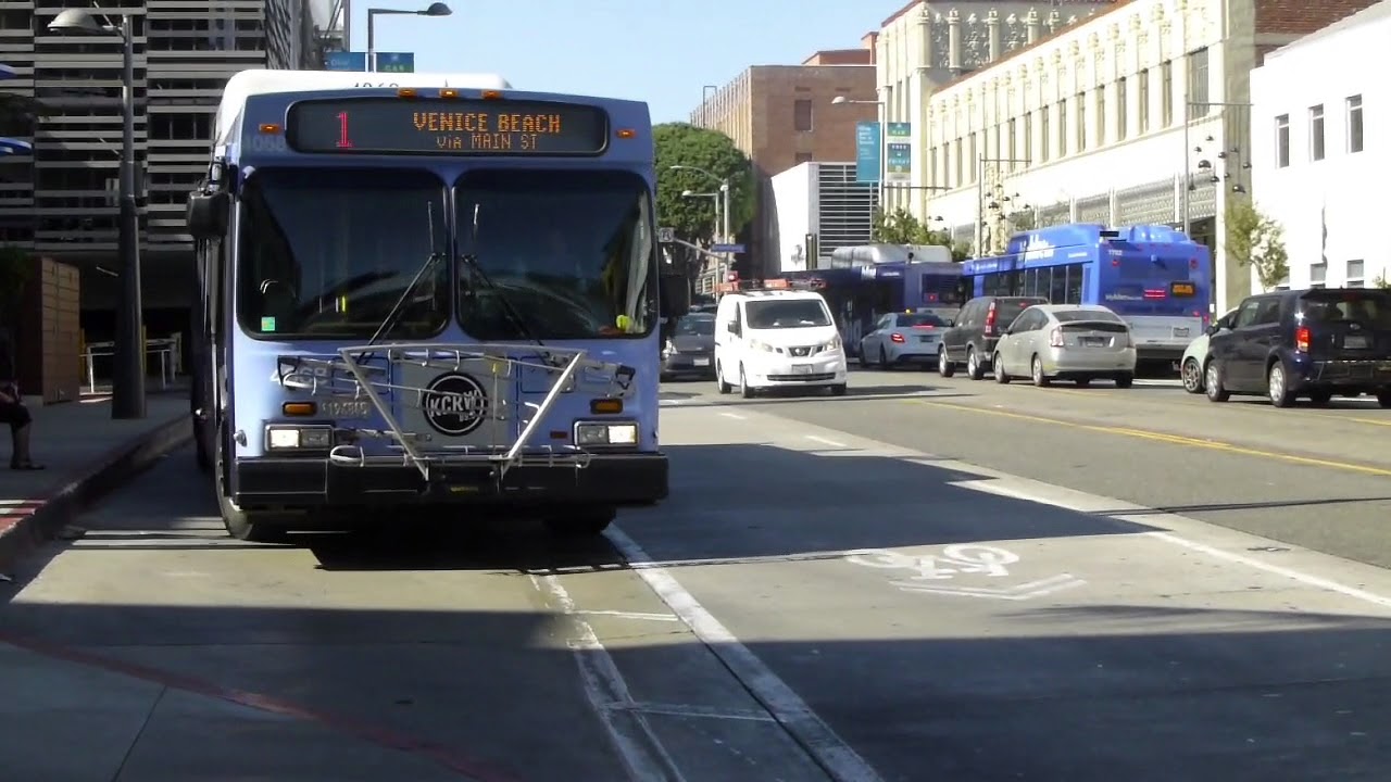 Big Blue Bus: 2005 New Flyer L40LF Route 1 Buses #4071 #4068 at ...