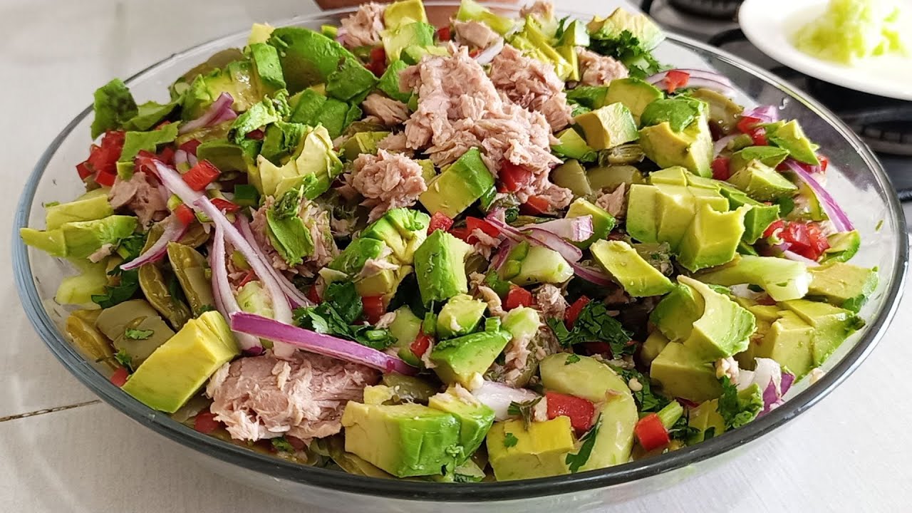 Nunca me canso de comer esta deliciosa Ensalada de Nopales con ATUN!! 😋 ...