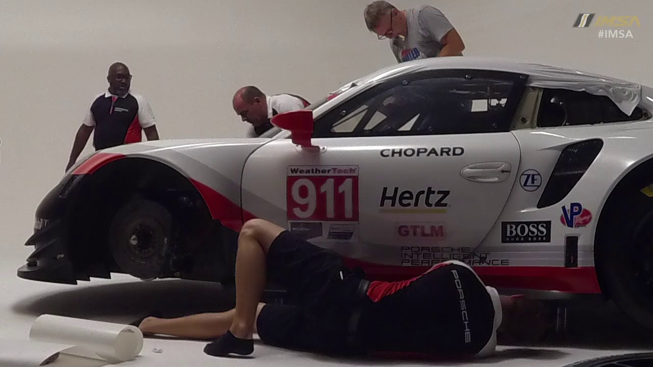 Porsche / Coca-Cola Livery Comes To Life - YouTube