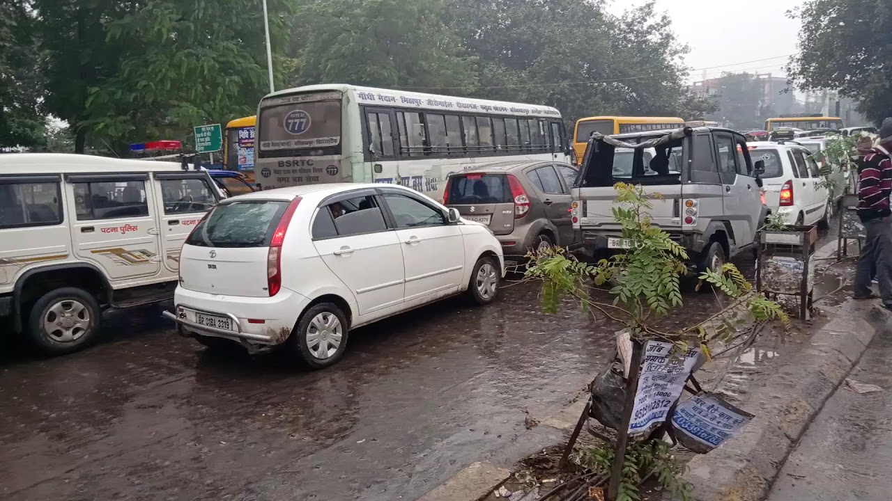 Traffic in Patna on 13 December when it is raining - YouTube