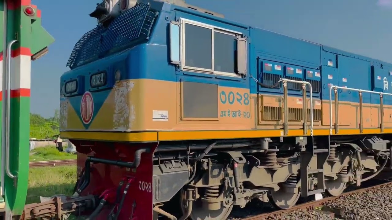 Dhaka Bound Intercity Train 752/Down Lalmoni Express With New EMD ...