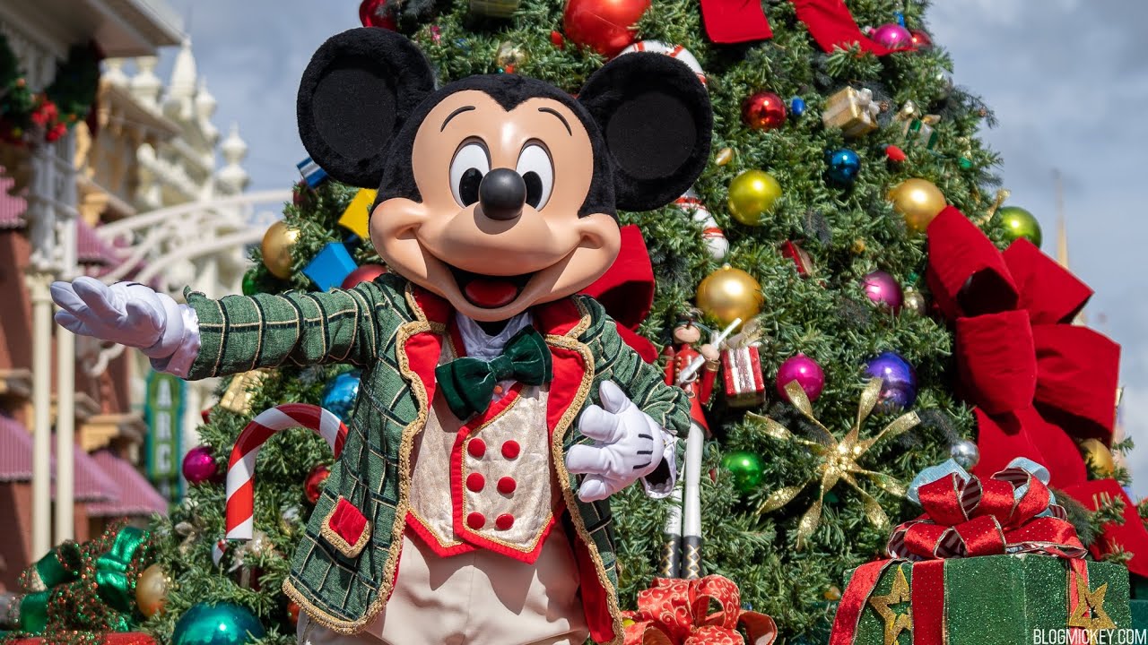 Mickey Christmas Disney Parade! #Shorts - YouTube