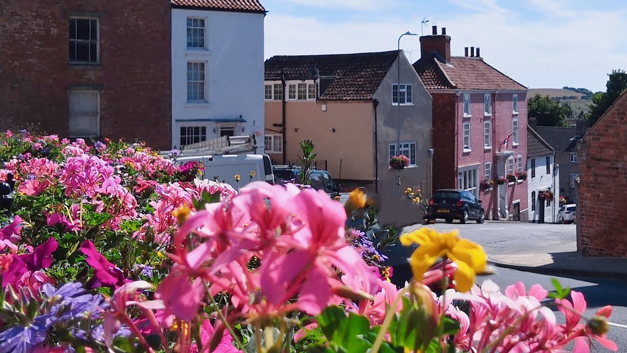 被鲜花美颜的小镇凯斯特 Caistor, UK -- a historic market town beautified by flowers ...