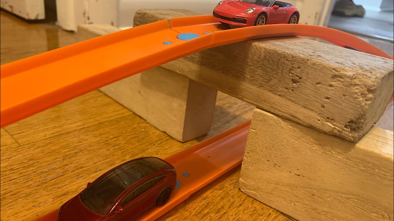 Over hill hot wheels racing - YouTube