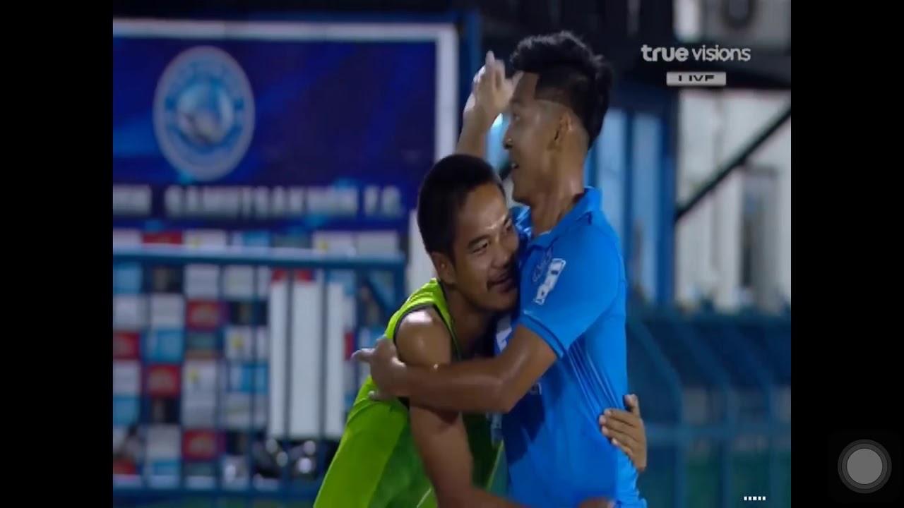 SKFC NEWS : ชมกันอีกครั้ง จังหวะศุภกิจ ยิงไกล ตีเสมอ พญาไก่ชน - YouTube