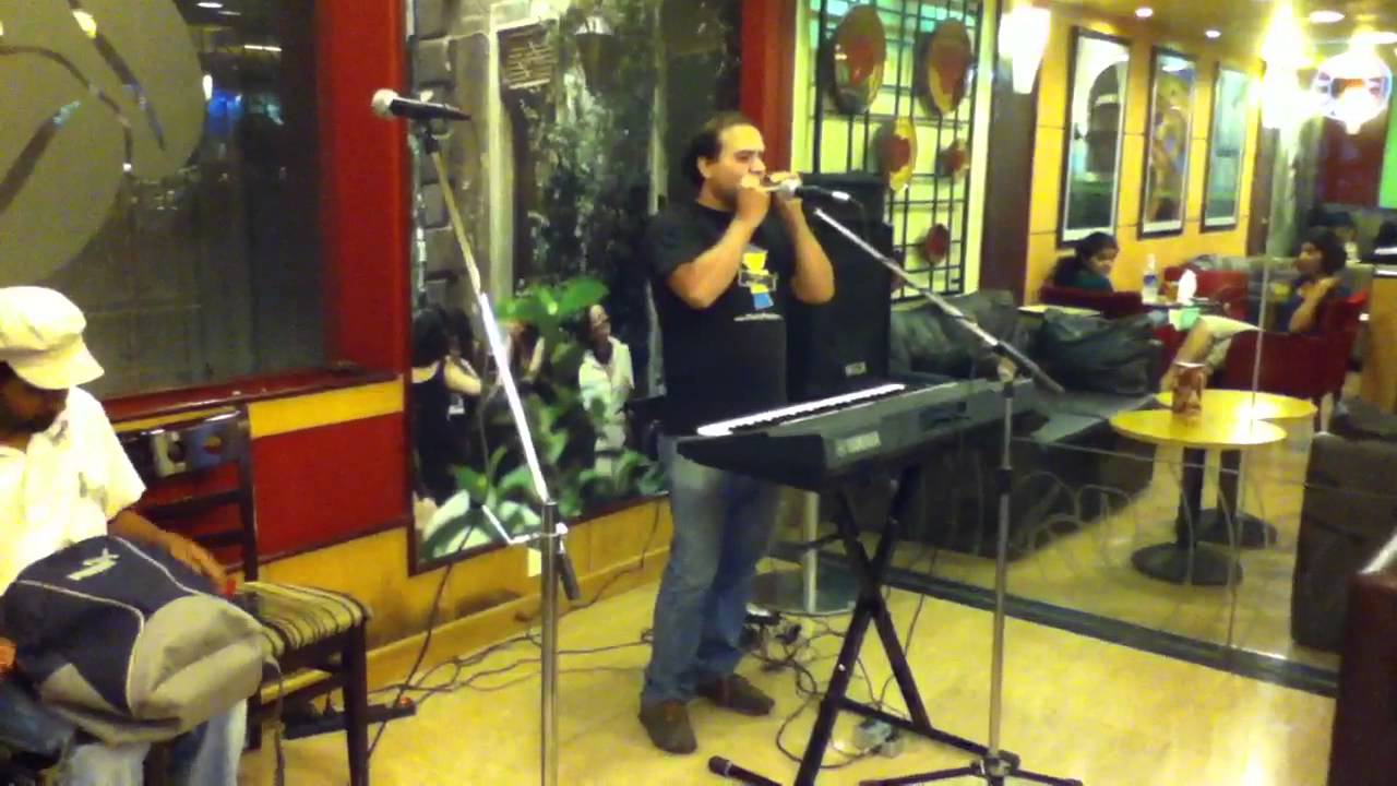 Hai apna dil (mouth organ) by Sumit at Costa Coffee - YouTube