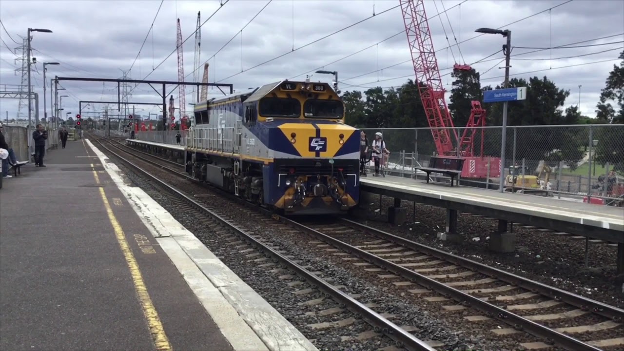 VL class light engine movement at South Kensington - YouTube