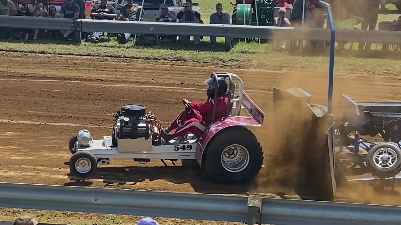 Tractor Pulling. 1950# Mini Rod Pulling, Taylor WI - YouTube