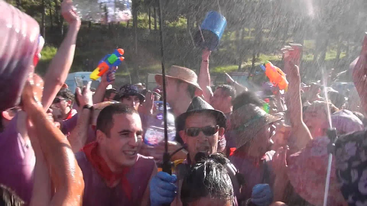 Batalla del vino / Battle of wine 2013 - Haro Wine Festival - YouTube