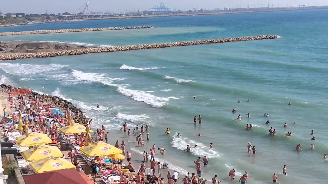 Eforie Nord, plaja plina la refuz - YouTube