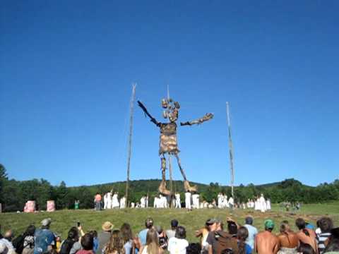 Bread and Puppet Theatre - YouTube
