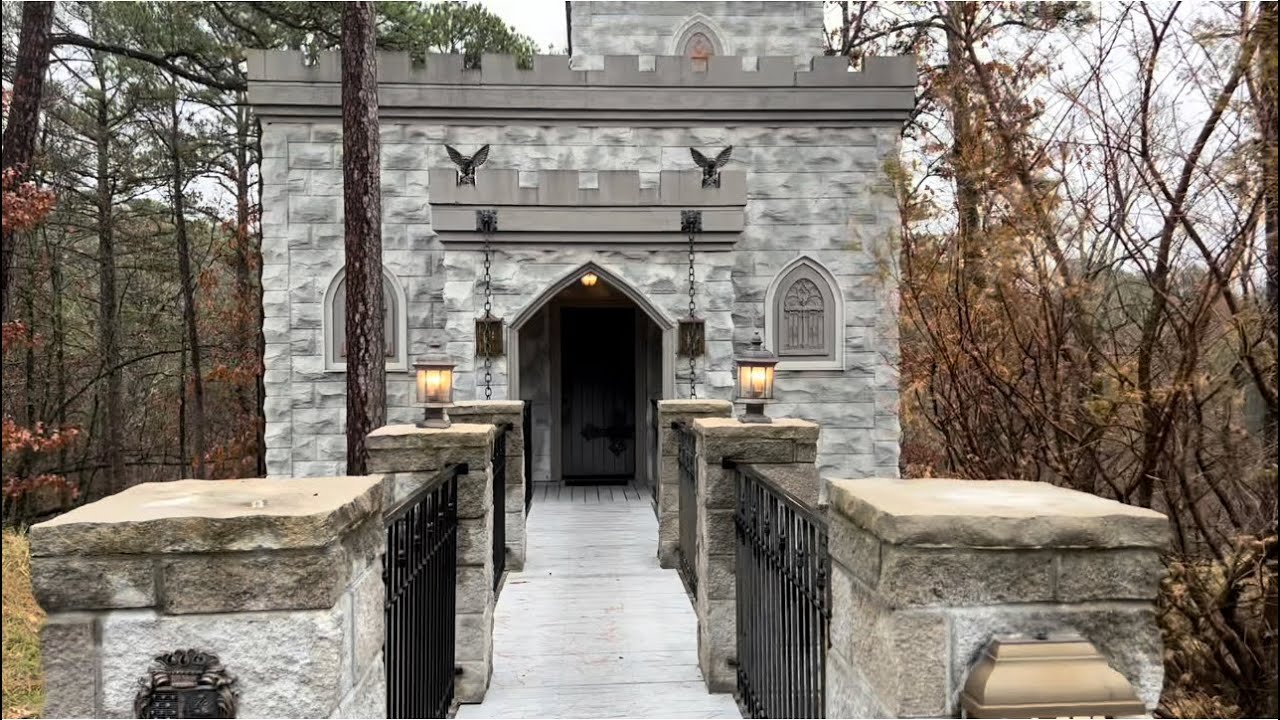 Travel Review: Eureka Springs Castle Treehouse - Arkansas - YouTube