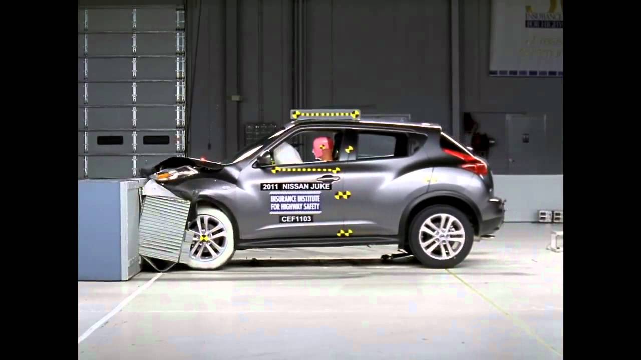 Nissan Juke frontal offset crash test - YouTube