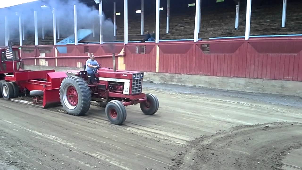 Barton memorial day tractor pull 2013 - YouTube