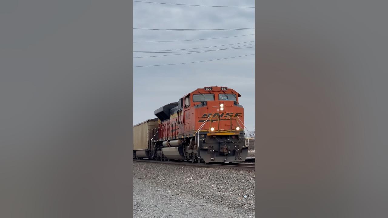 BNSF 9133 leads a Coal Train through Pine Junction - YouTube