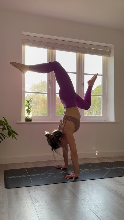 Stag to splits handstand - YouTube