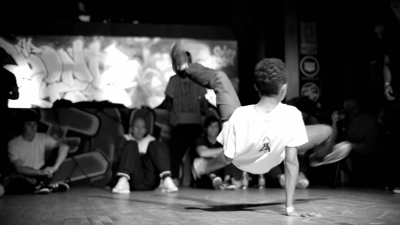 Stunning slow motion break dancing - YouTube