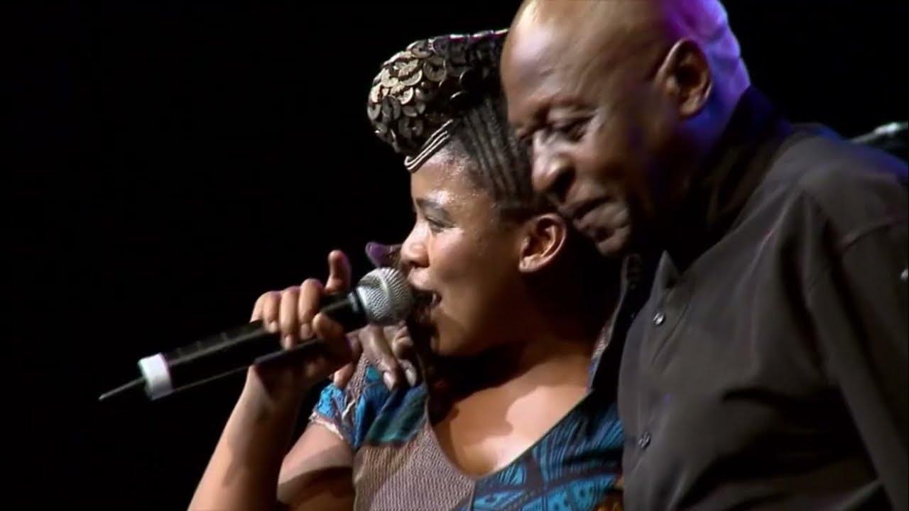 Thandiswa Mazwai feat. Tshepo Tshola - Ndilinde (Live) - YouTube
