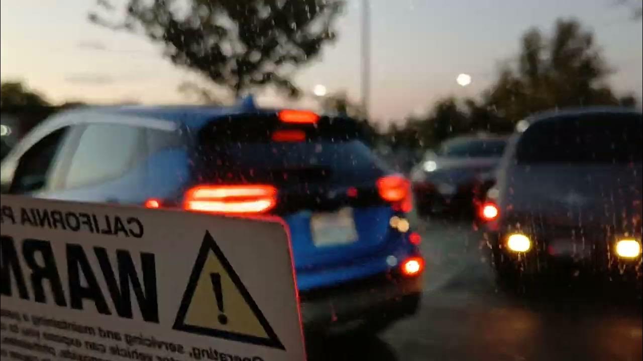 INCONSIDERATE DRIVERS. SHE BLOCKED THE WHOLE PARKING LANE. WOW ...