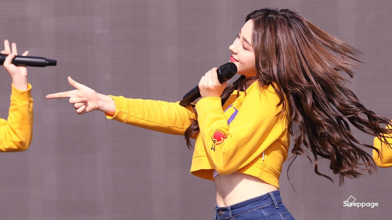 [4k] 181013 모모랜드 MOMOLAND 꼼짝마 Freeze 낸시 NANCY @ AFMF By Sleeppage - YouTube