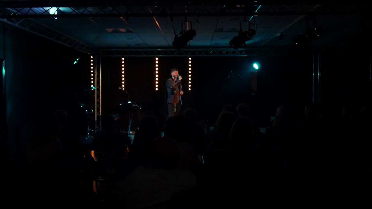 Lee Gilbert live at the Parc and Dare Theatre - YouTube