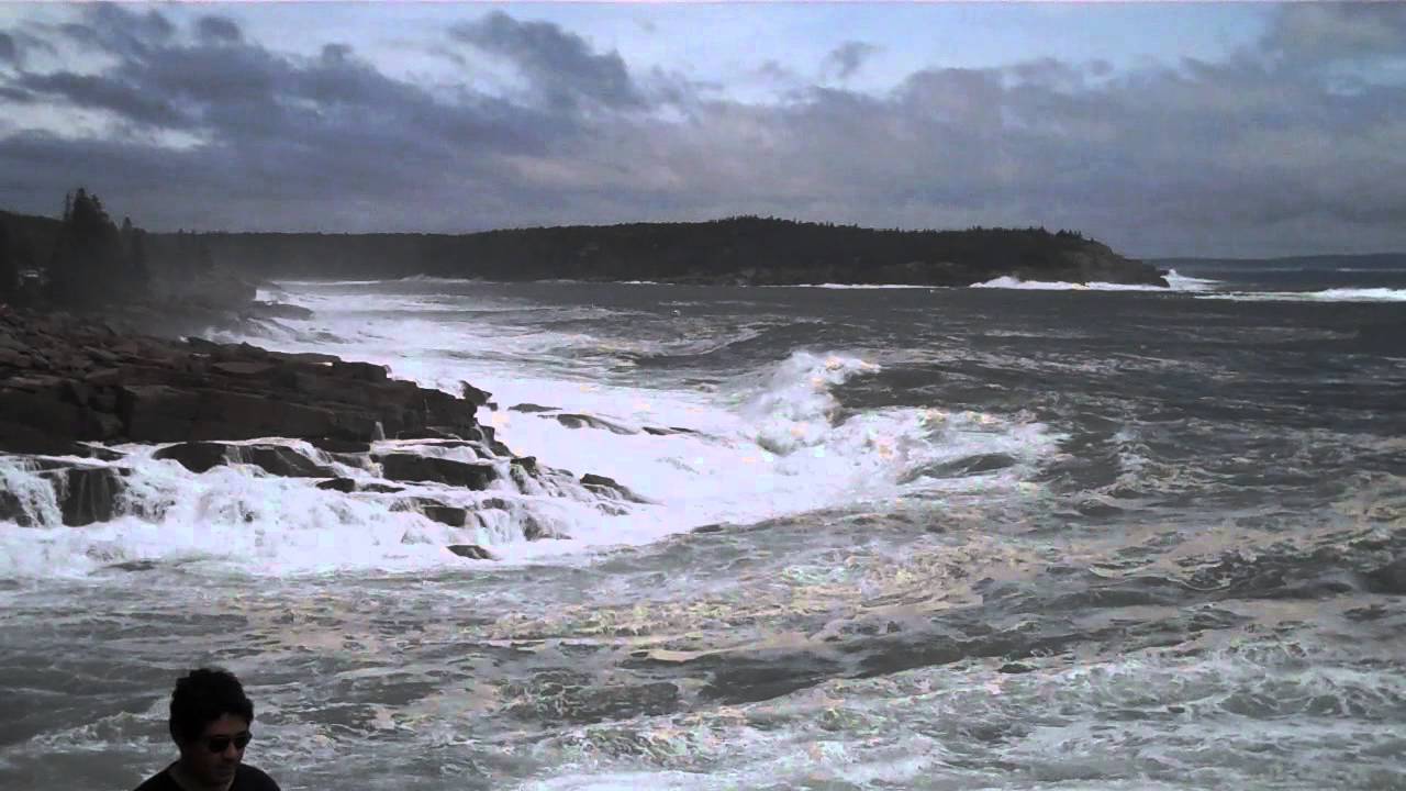Ocean Waves from Hurricane Bill 2009, crashing at Ocean Drive, Acadia ...