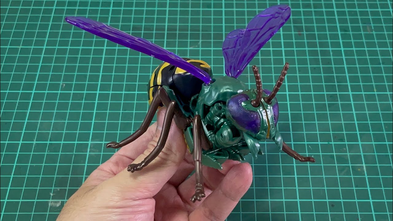 Transformers BWVS-08 Haunted Waspinator(Wasp mode to Robot mode) - YouTube