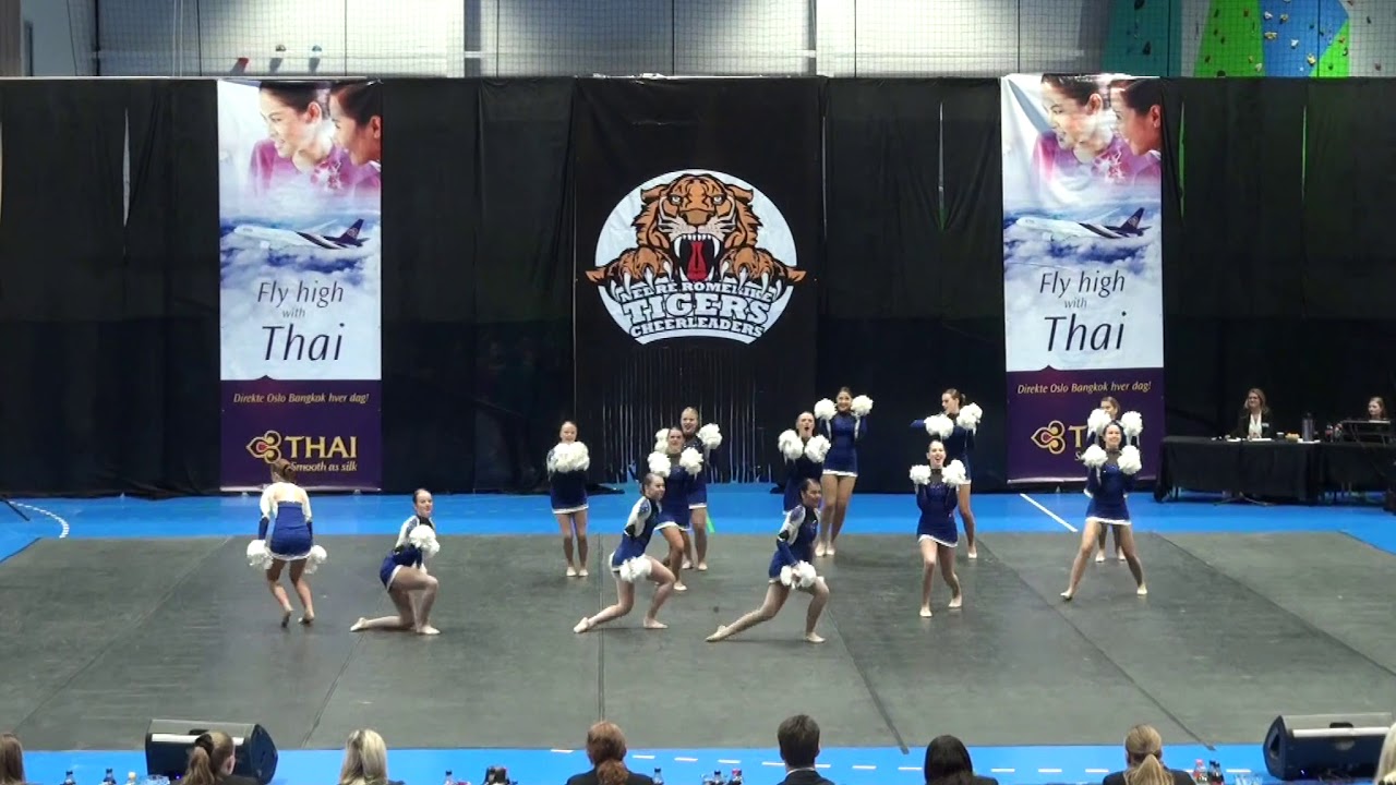 NO18 Team Cheer Pom Senior Sirens Senior Elite - YouTube