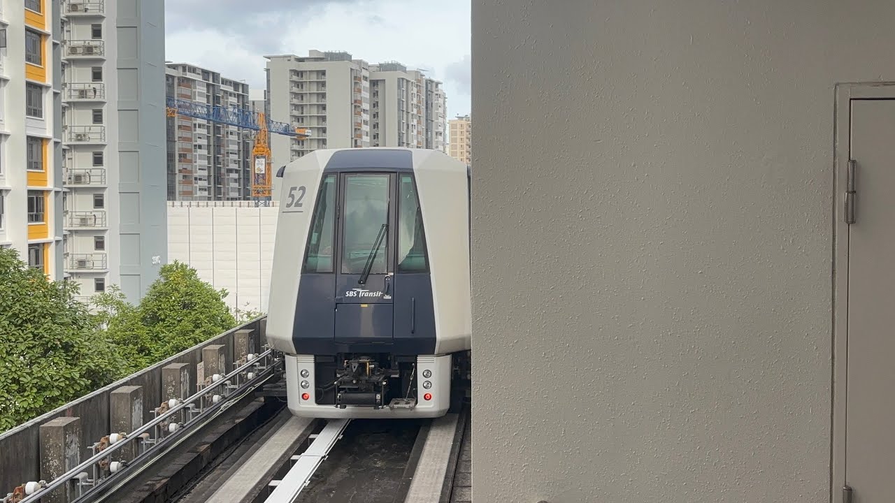 SBS Transit SKLRT Crystal Mover C810/C810A [22/52] departing Farmway ...
