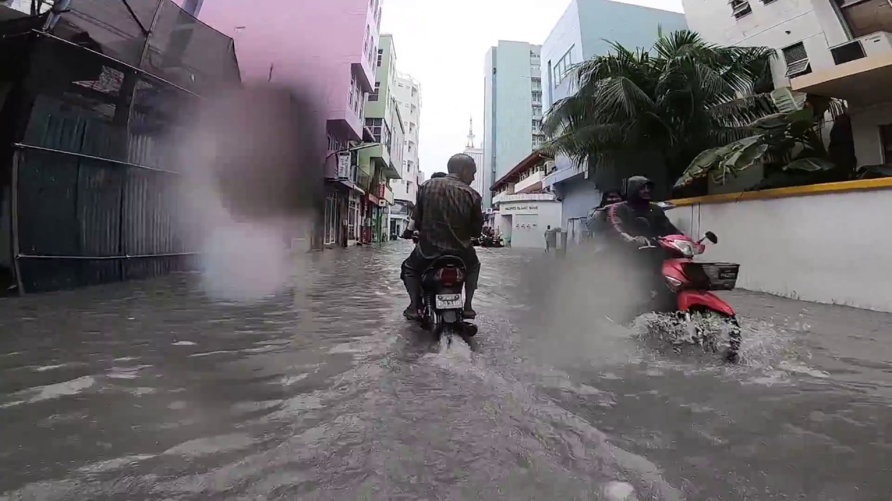 This is what happens when Male' city gets flooded with rain - YouTube