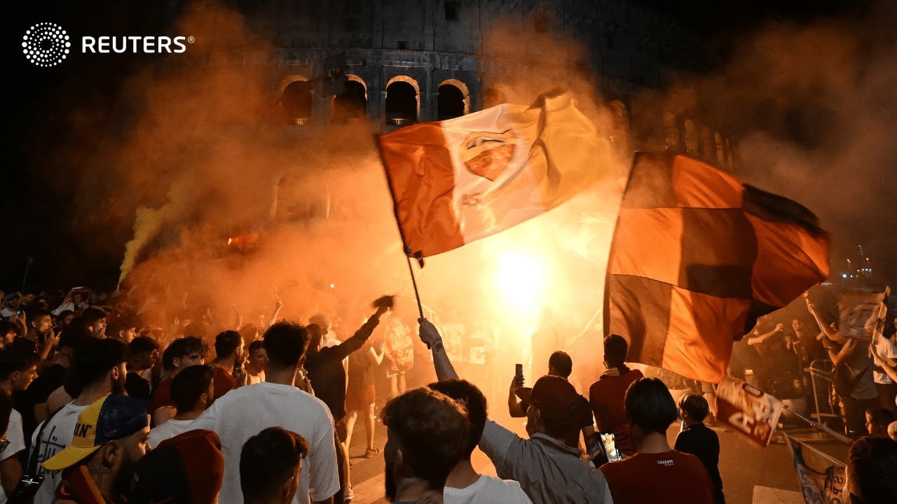 Roma fans celebrate first European title since 1961 - YouTube