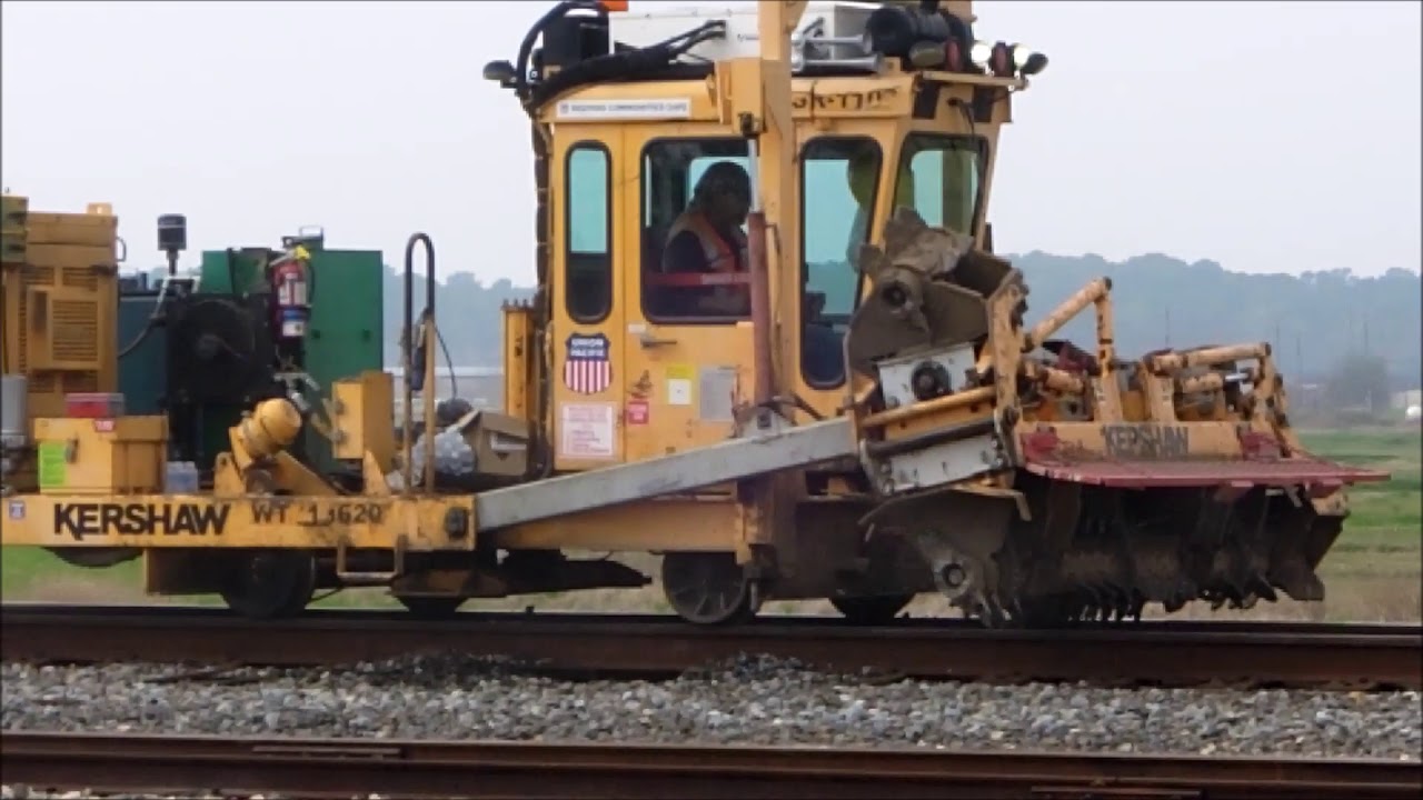 Union Pacific Tie Gang track maintenance in Alvin Tx. - YouTube