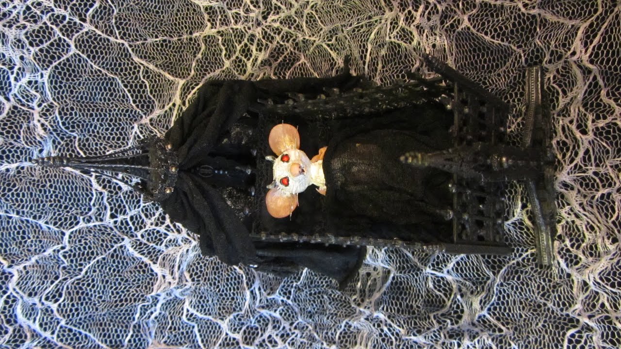 Sculpting the body of my devil mouse in polymer clay - YouTube