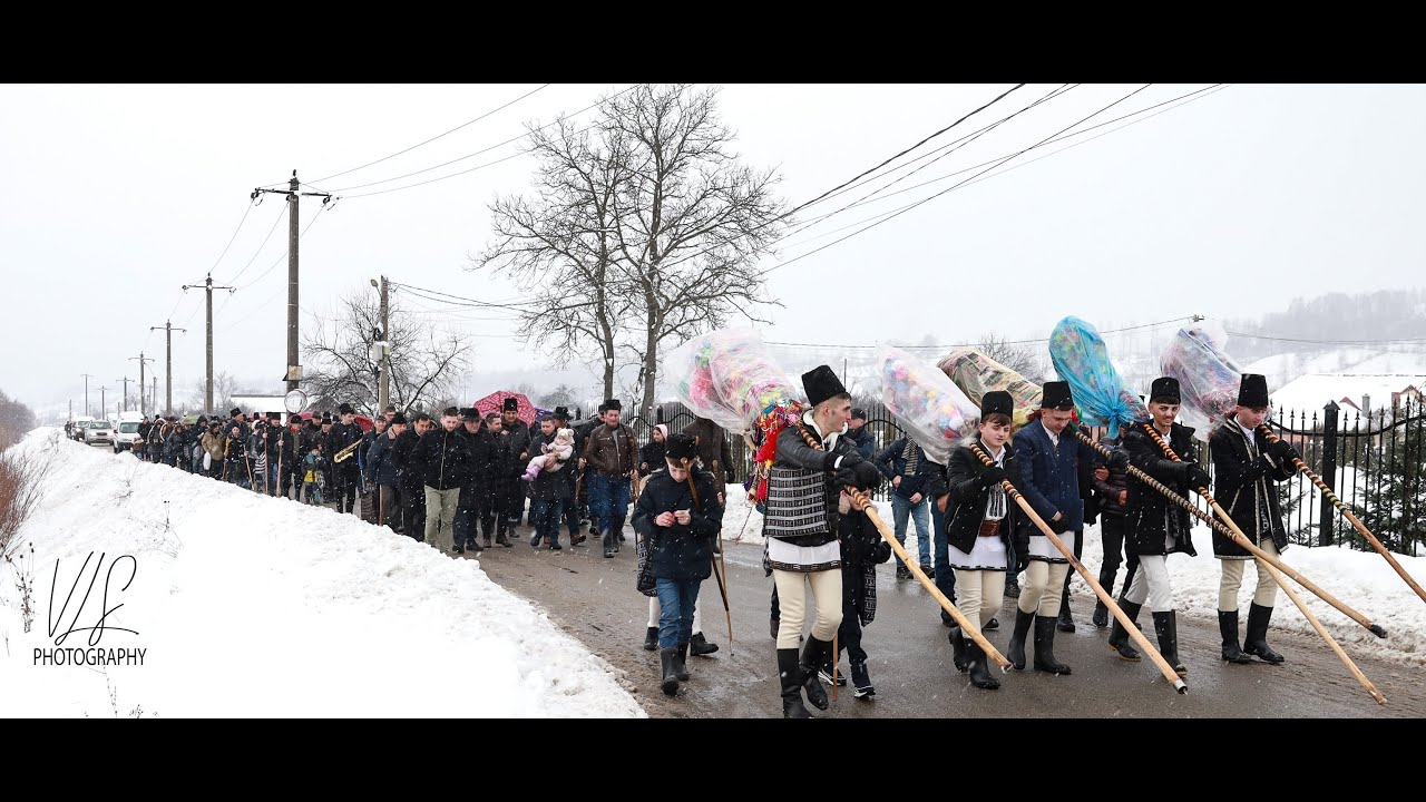 “Pitaraii”, obicei de pe vremea dacilor pe ulitele satului JIET PETRILA ...
