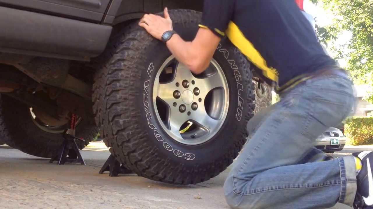 1997 Jeep ZEDJAY - Doing a little inspection, reveals wobbly tire - YouTube