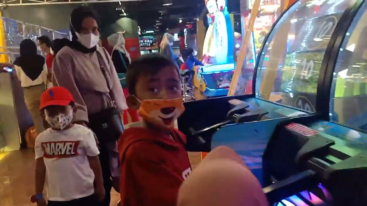 abhi & Queen maen sepuasnya di funWorld botani square bogor - dapat ...