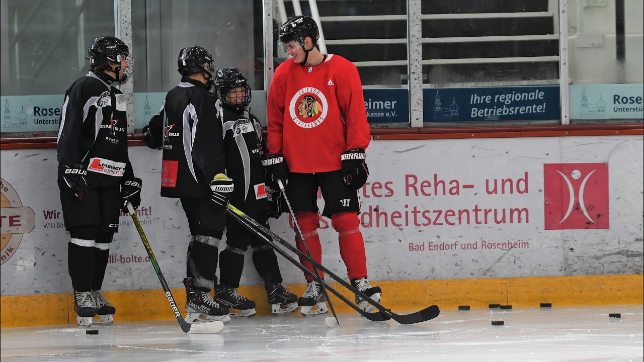 Rosenheimer NHL-Spieler Lukas Reichel trainiert mit dem Starbulls U15 ...