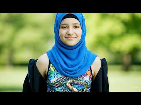 Prompt Veo 3 Adalah Perempuan umur 16 tahun berhijab sedang buka jacket ada tank top naga