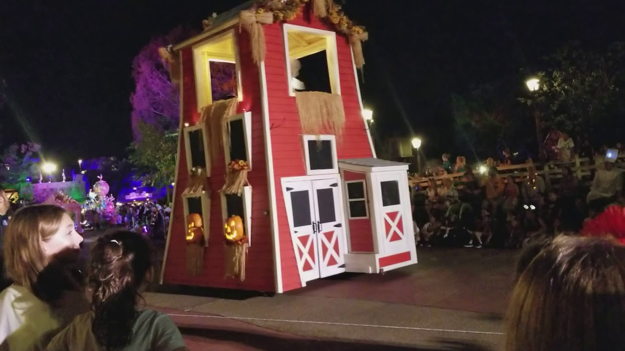 Disney not so scary Halloween parade pt 2 - YouTube