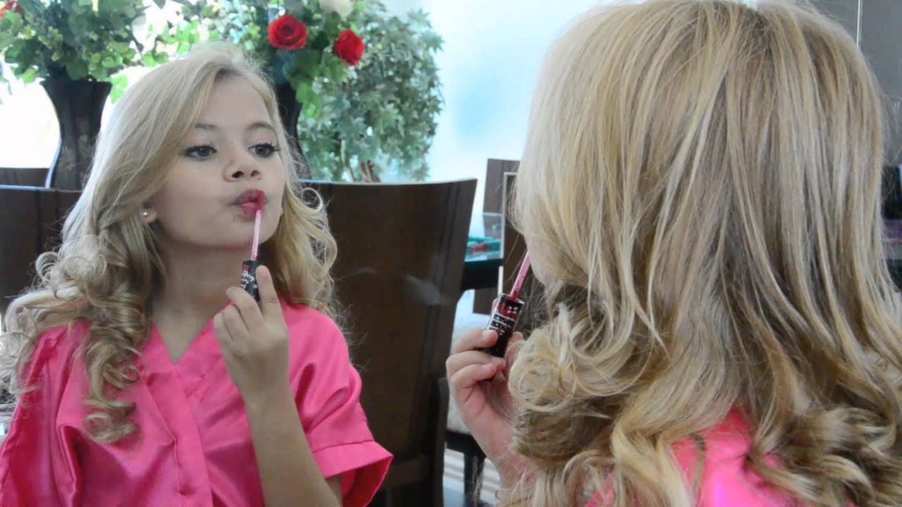 Miss Amanda Nathanry - Brasil Fashion Kids - YouTube