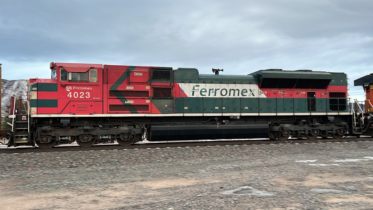 BNSF 4236 Leads an Early Morning H-KCKDEN with Ferromex and a DPU ...