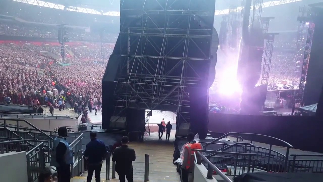 Coldplay - Reverbation (Behind The Stage @ Wembley Stadium) - YouTube
