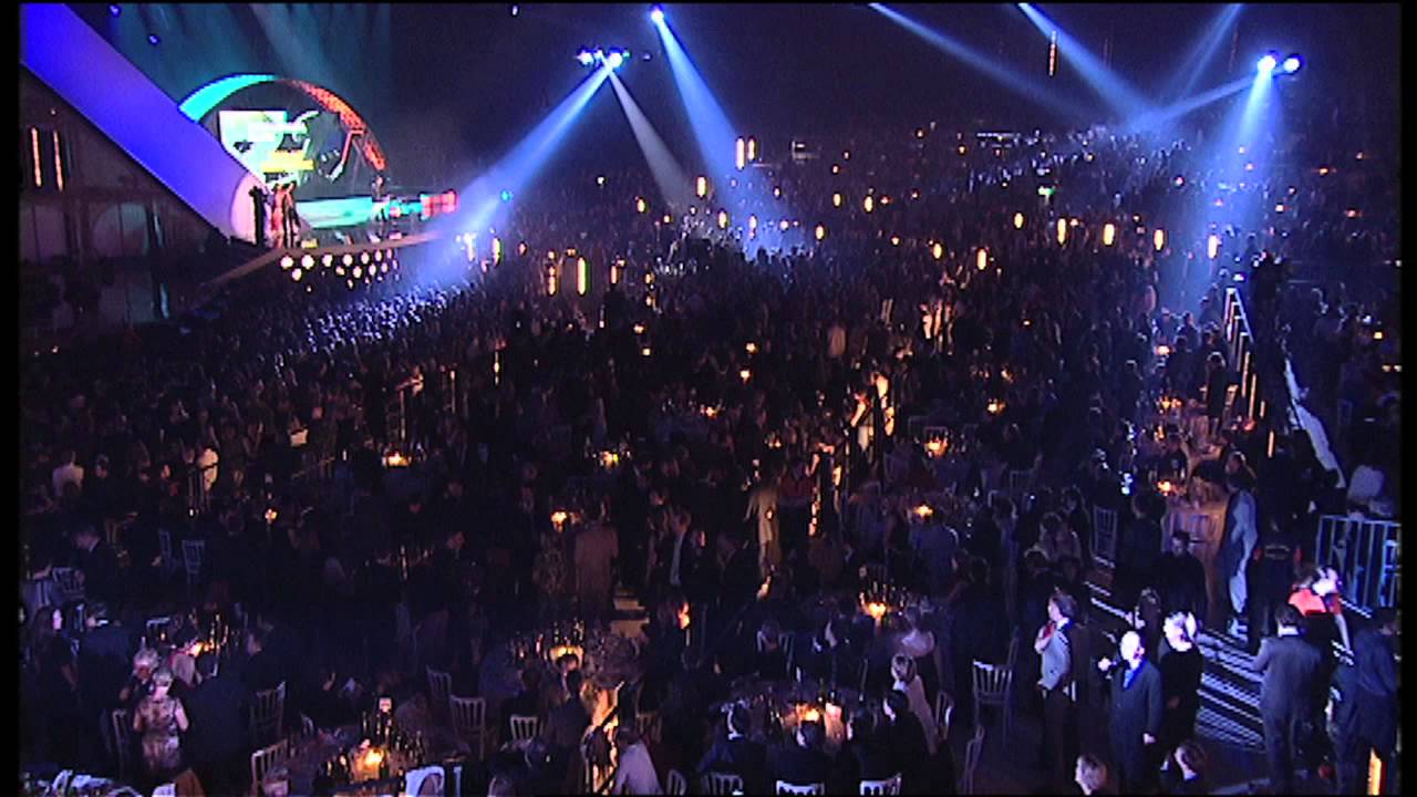 Kylie Minogue wins International Album presented by Eddie Irvine | BRIT ...