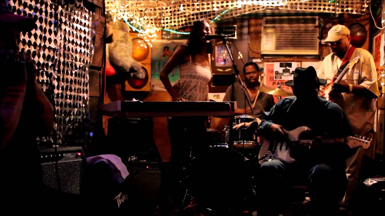 Shy Perry at PoMonkeys Juke Joint - YouTube