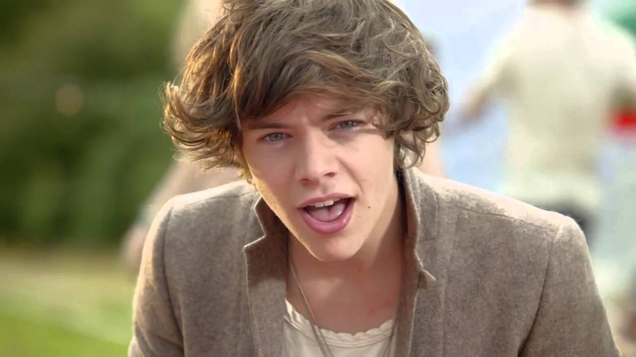 One Direction Live While We're Young - YouTube
