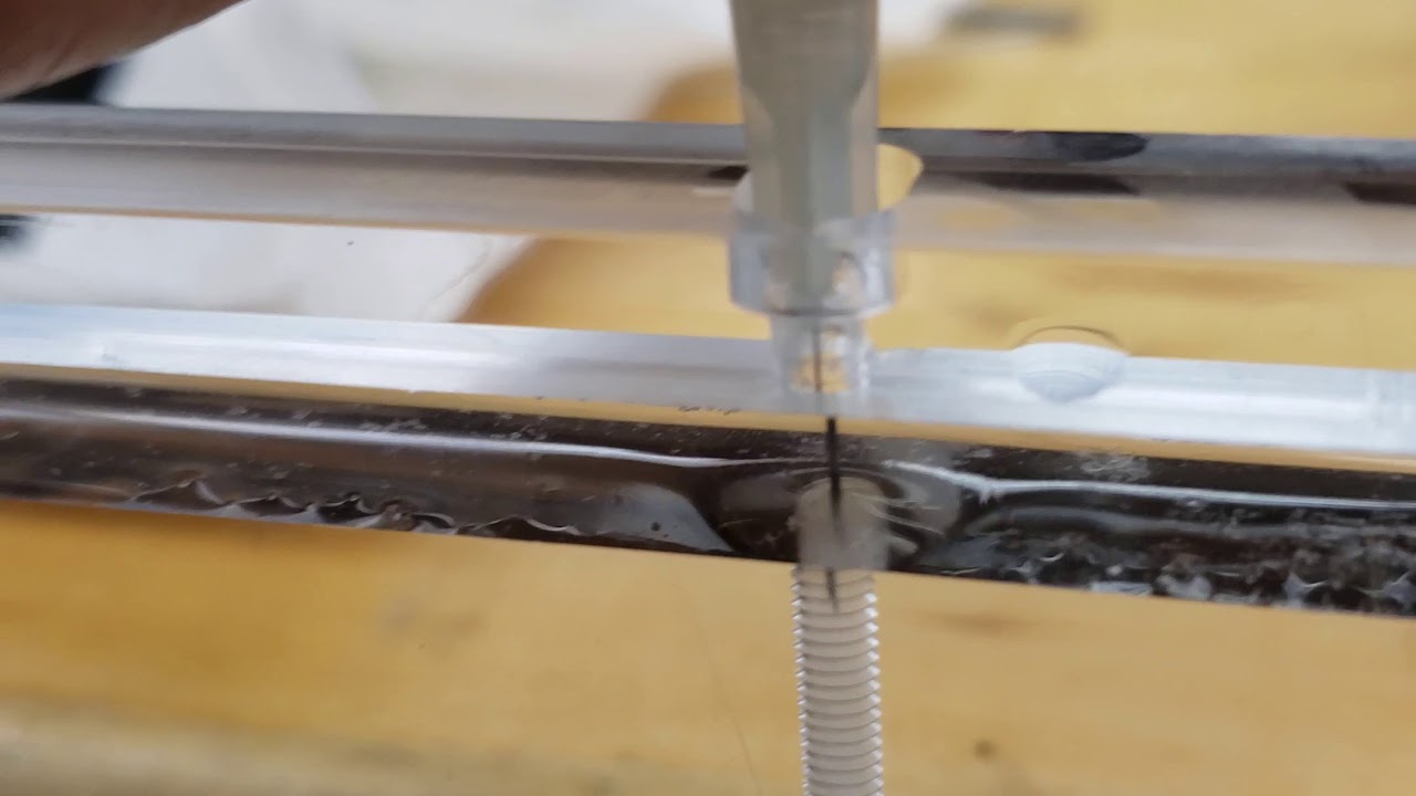 Clearing threads in Acrylic (C5O2H8)n - YouTube