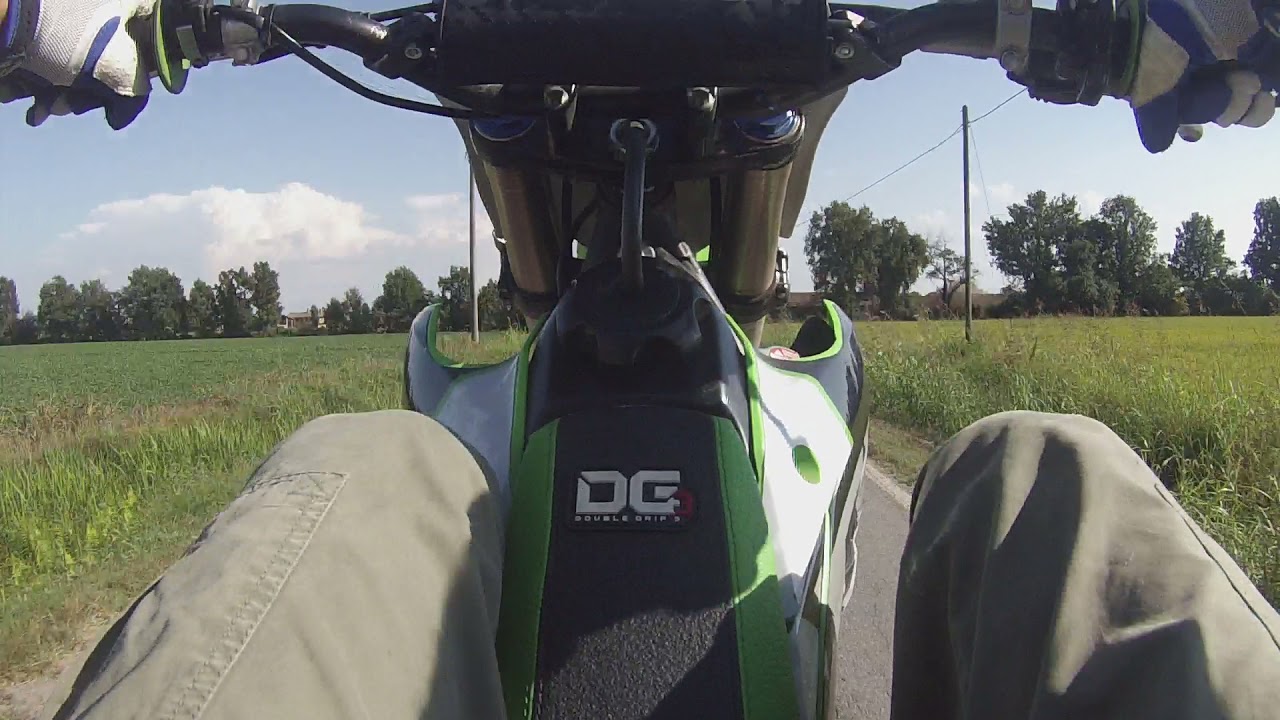 Kawasaki KX 85 wheelie #kawasaki #wheelie - YouTube