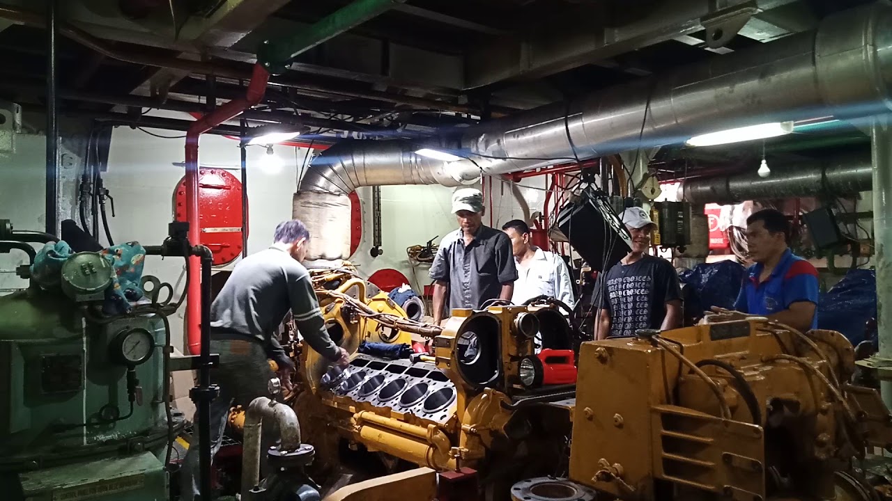 Caterpillar C32 acert, cylinder liner - YouTube